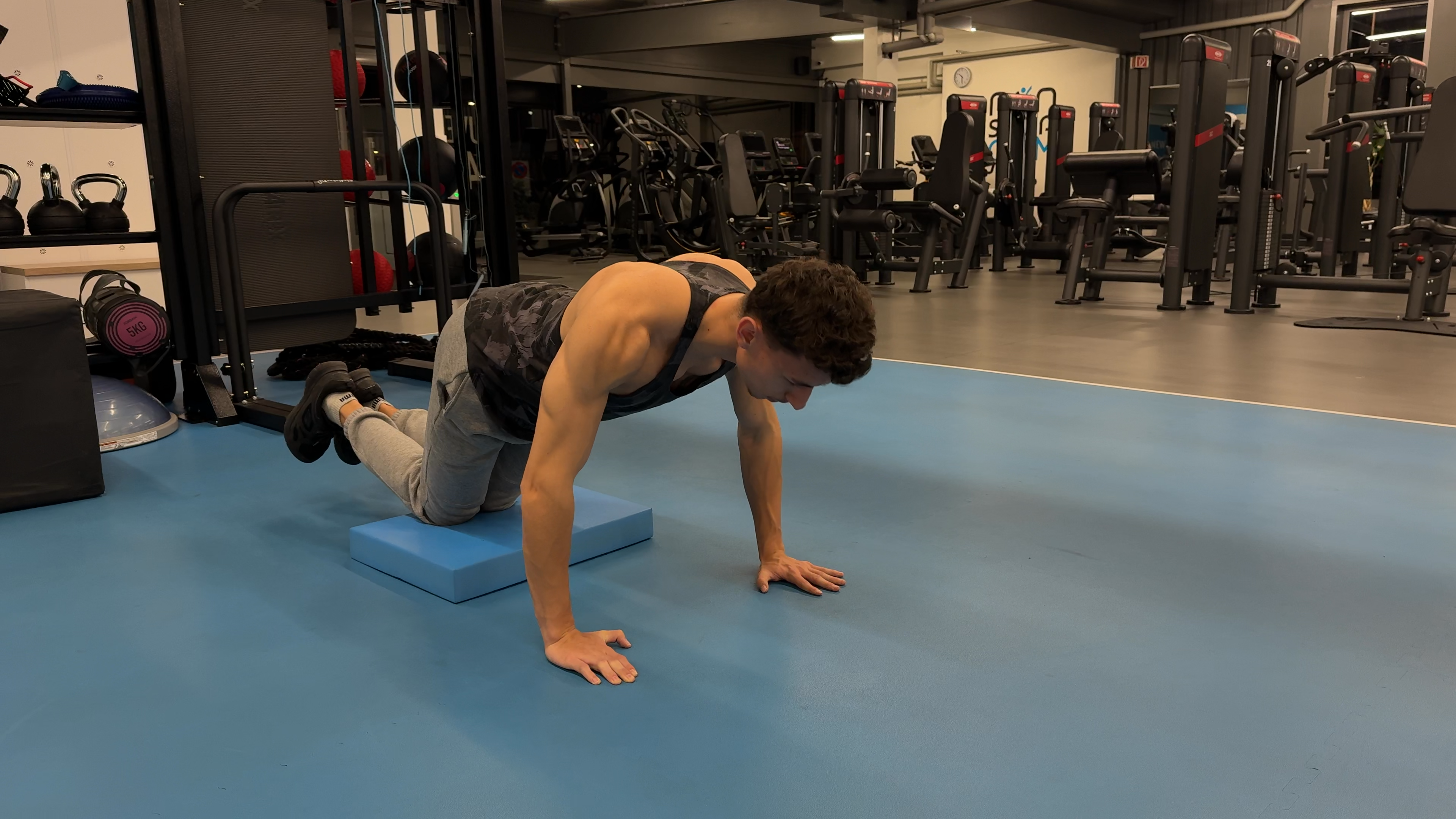 Knee Push-Up - Exercise - FitMetrics