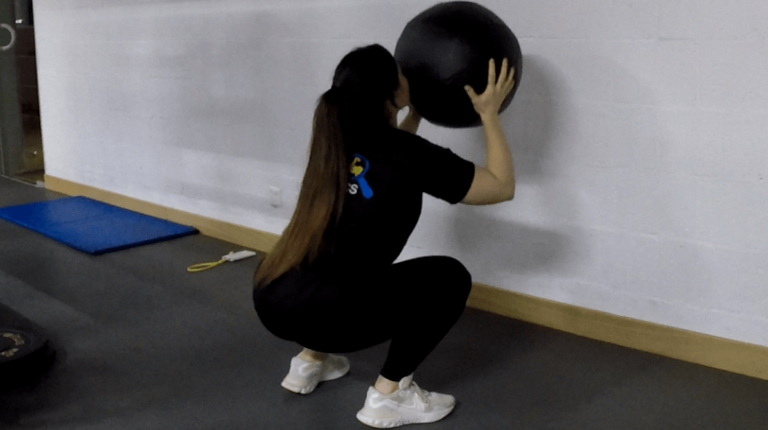 Squat Wall Ball - Exercice - FitMetrics